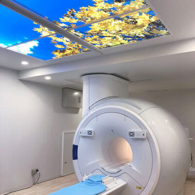 MRI室にWindow System1800×1200サイズを2枚設置しました | AMATELAS